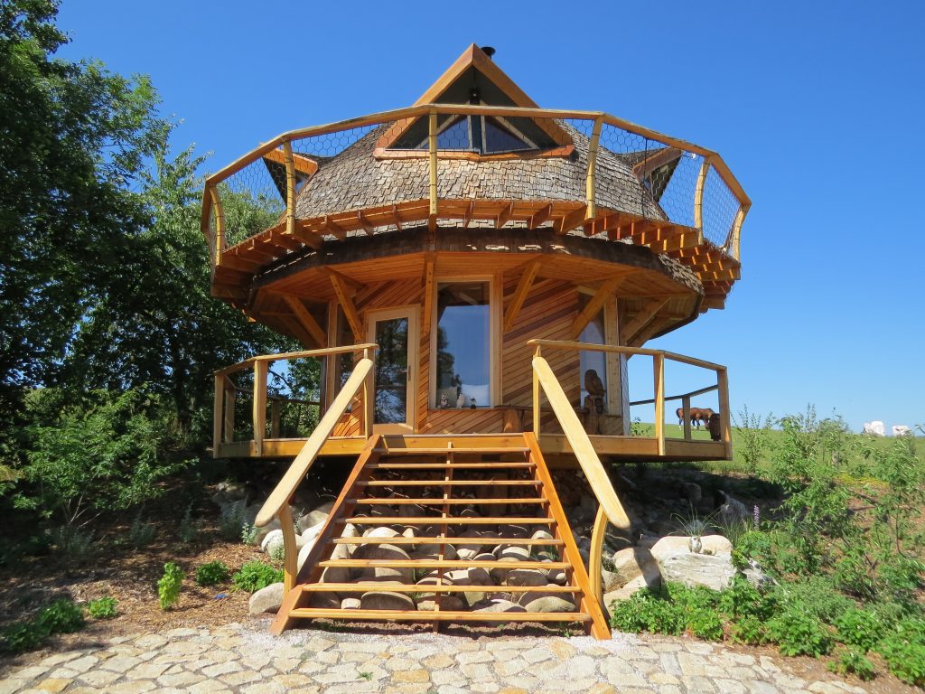 EKOBUILD: Ekologické domy z konopného betonu